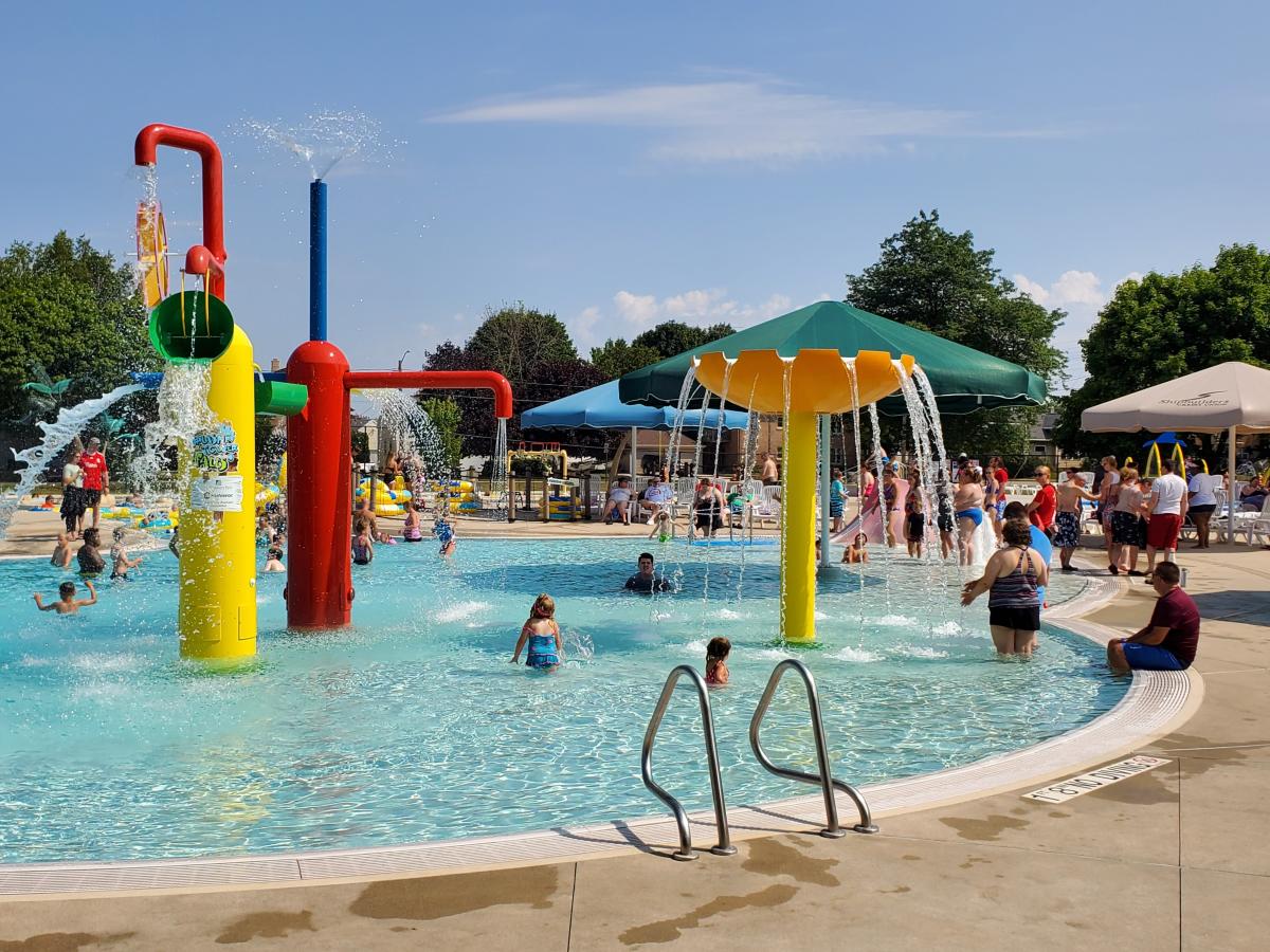 Manitowoc Family Aquatic Center & Mini Golf Course