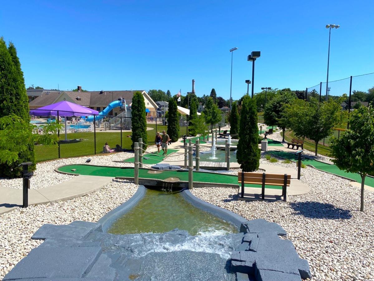 Manitowoc Family Aquatic Center & Mini Golf Course