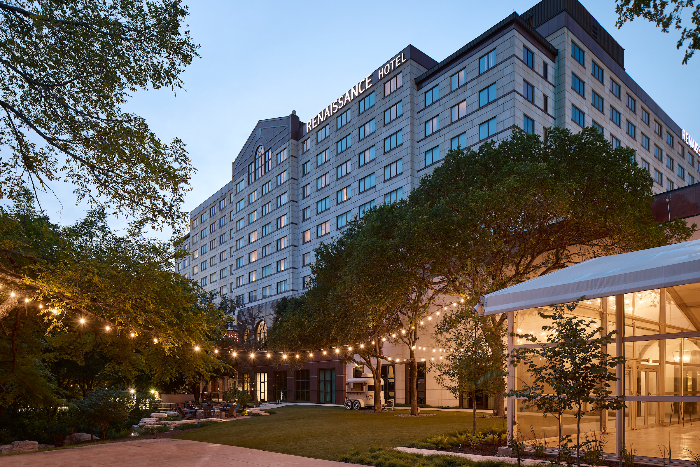 Renaissance hotel store