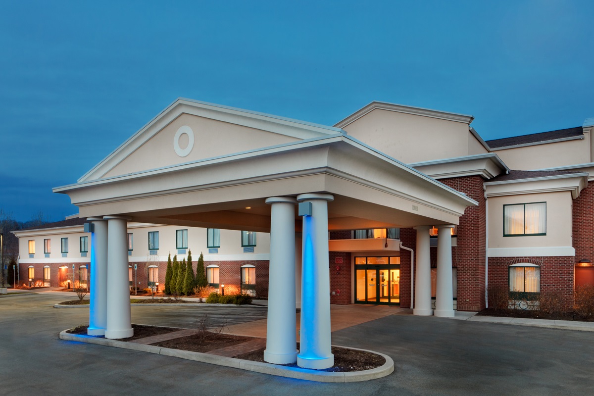 Holiday inn downtown rochester ny wedding | Honestweddingadvice.com