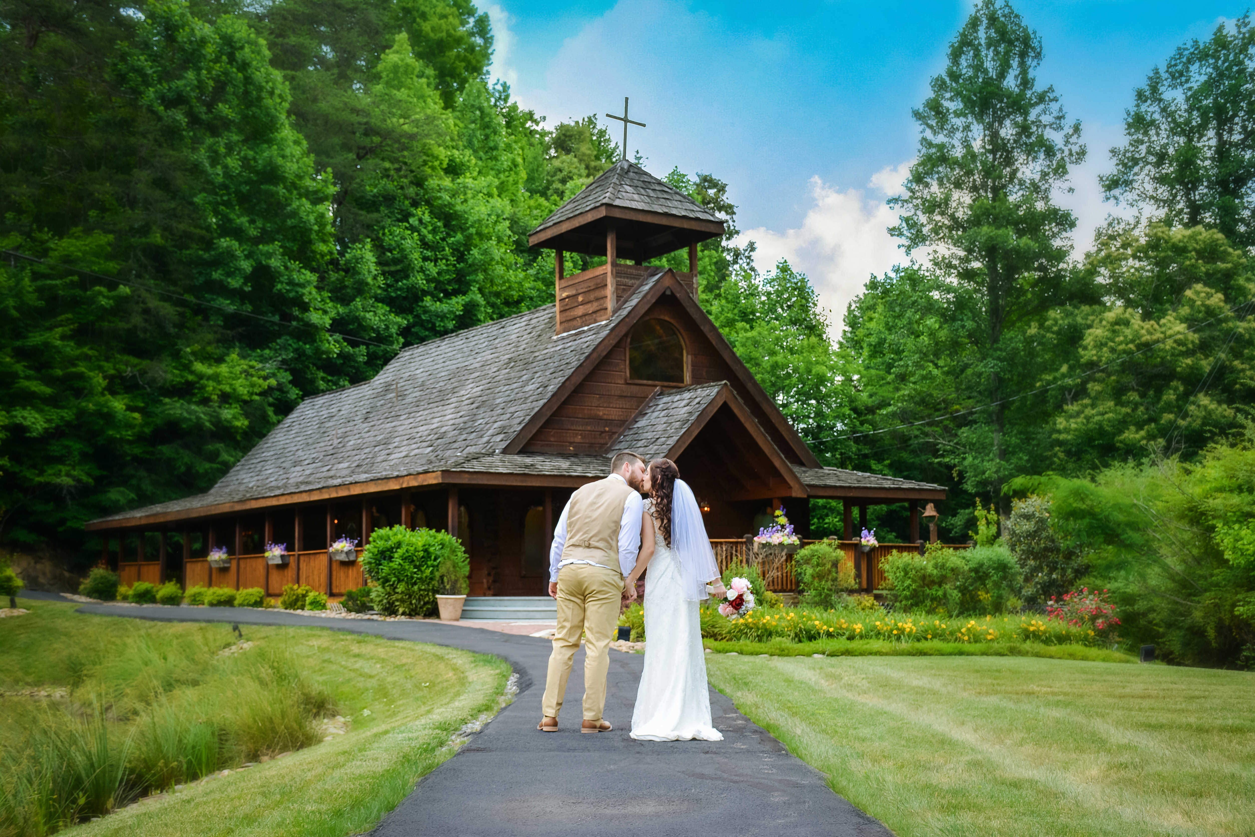 Little Log Cabin Wedding Chapel Angel's View Wedding Chapel | Wedding