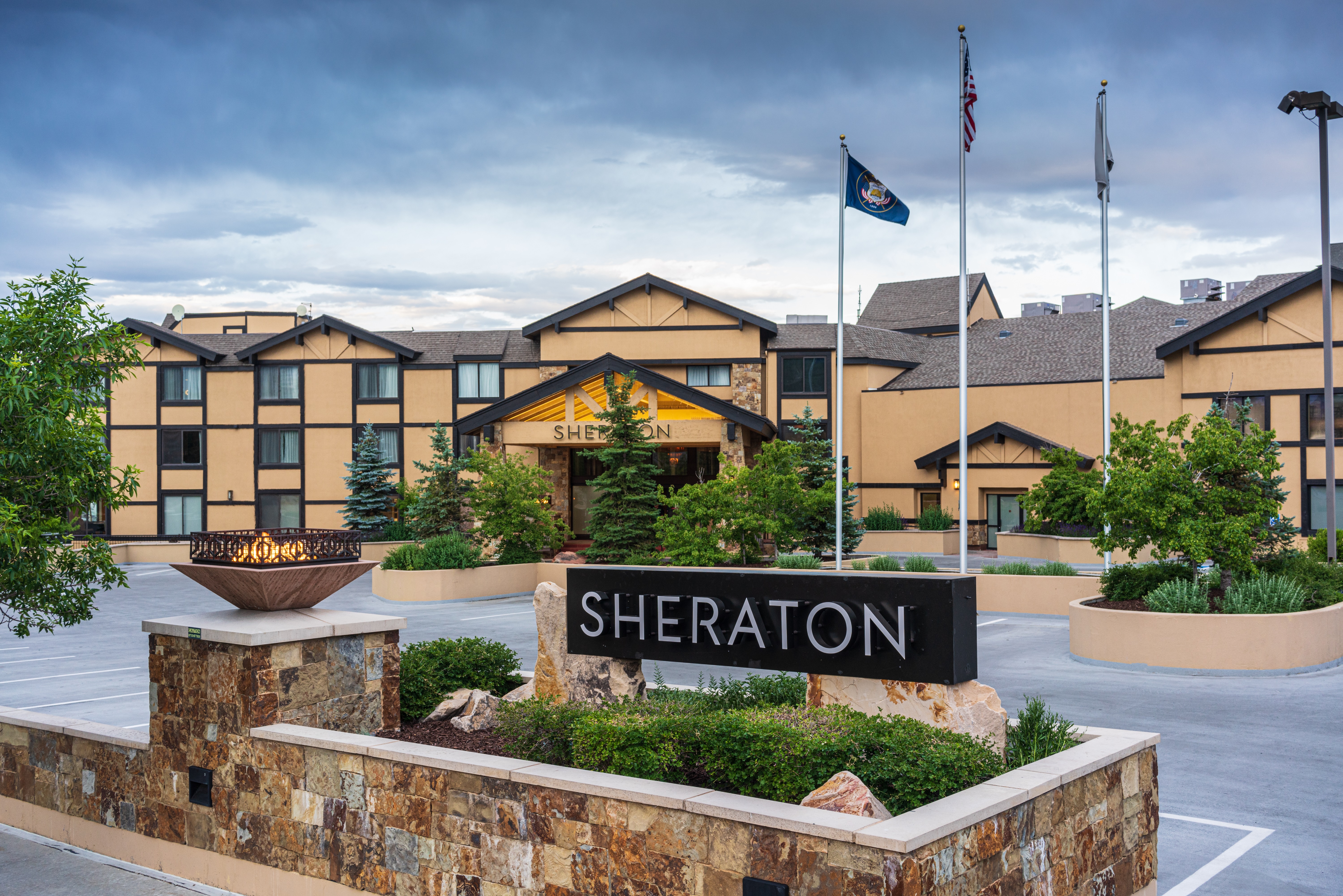 Sheraton On The Park Logo