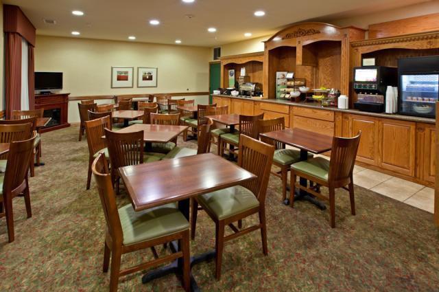 Breakfast Country Inn And Suites