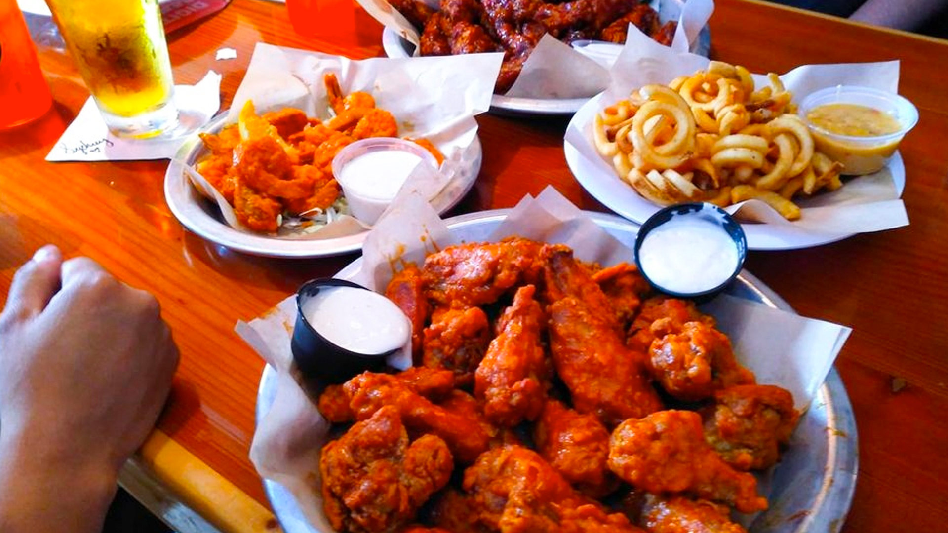 Hooters Wings And Beer