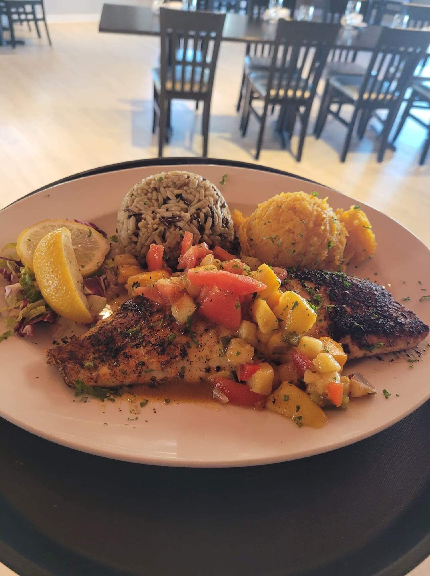 Lures Restaurant | Kendall, NY 14476
