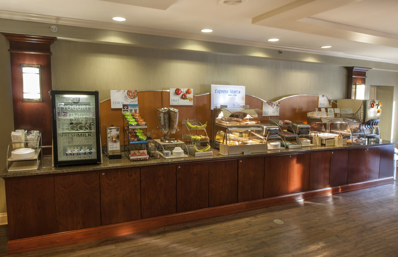 Holiday Inn Express Buffalo Airport | Cheektowaga, NY 14225