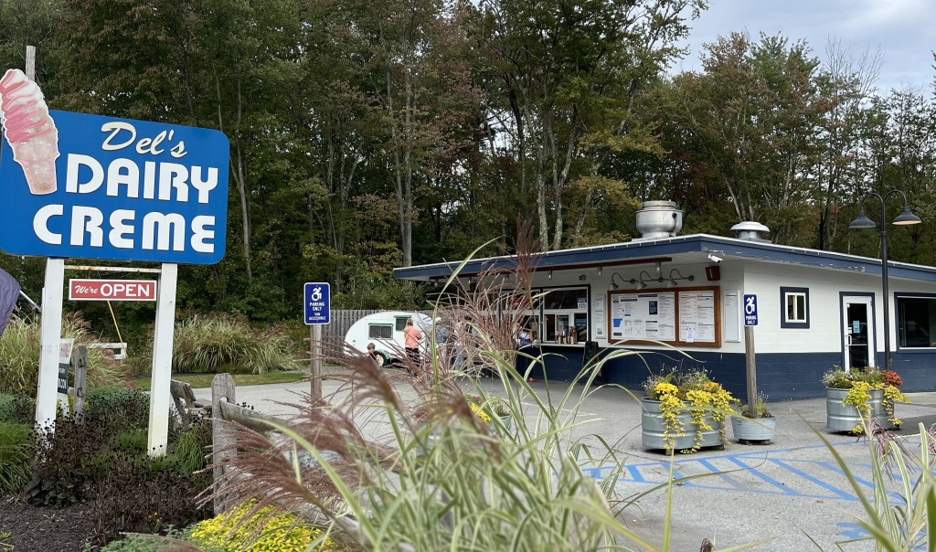 Classic Car Show at Del's Roadside in Rhinebeck
