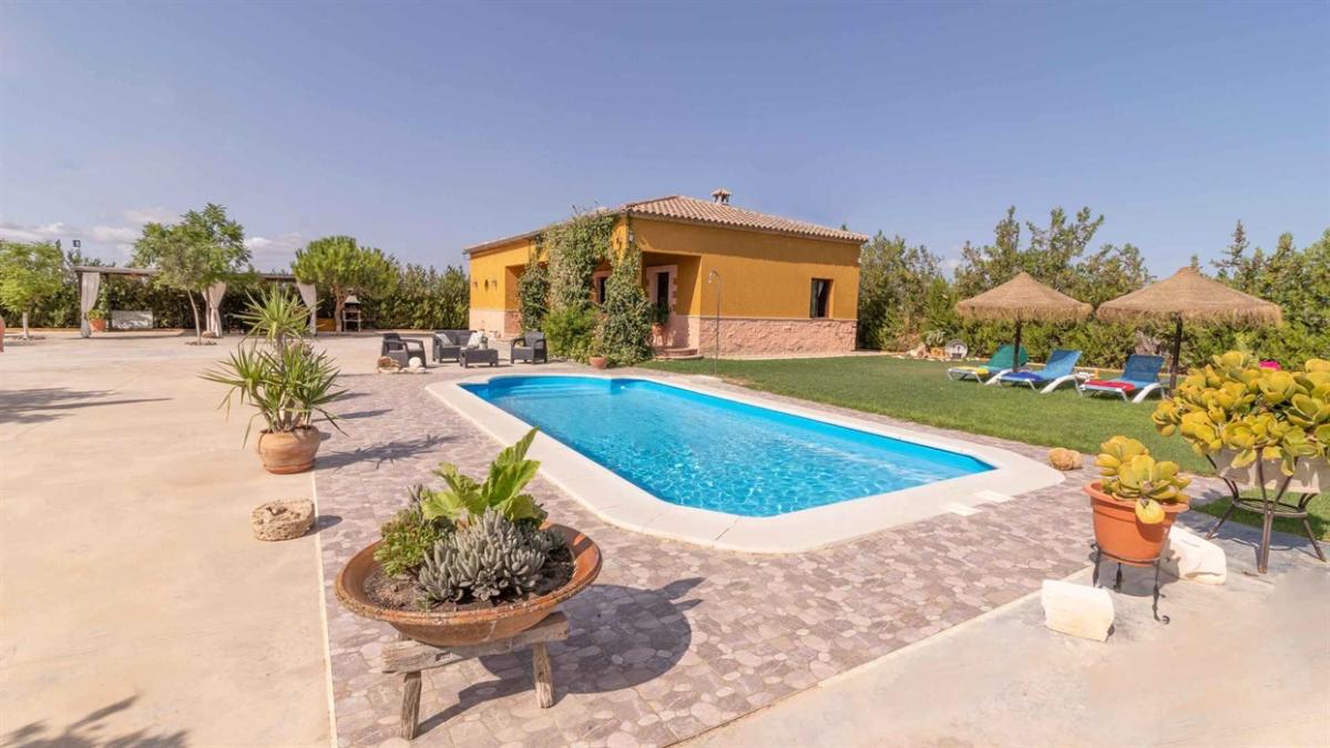 Villa Lucrecia Country House