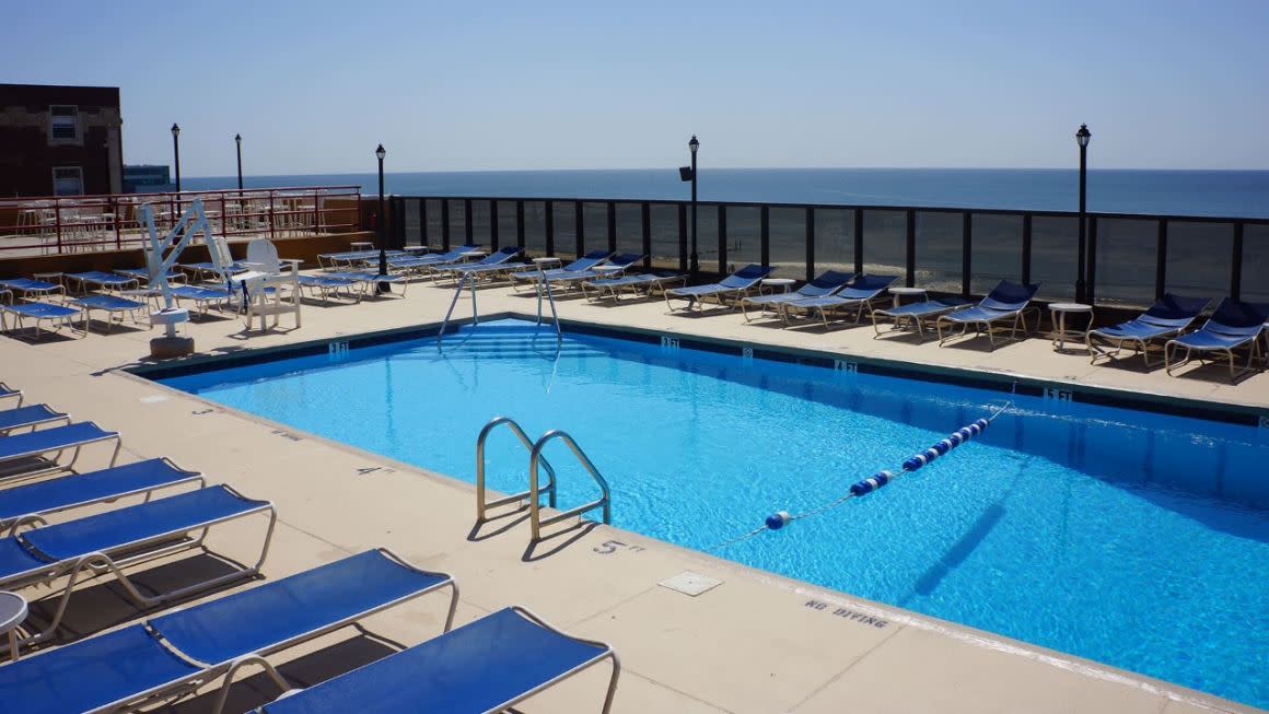 Blue Parrot Bar & Pool Deck