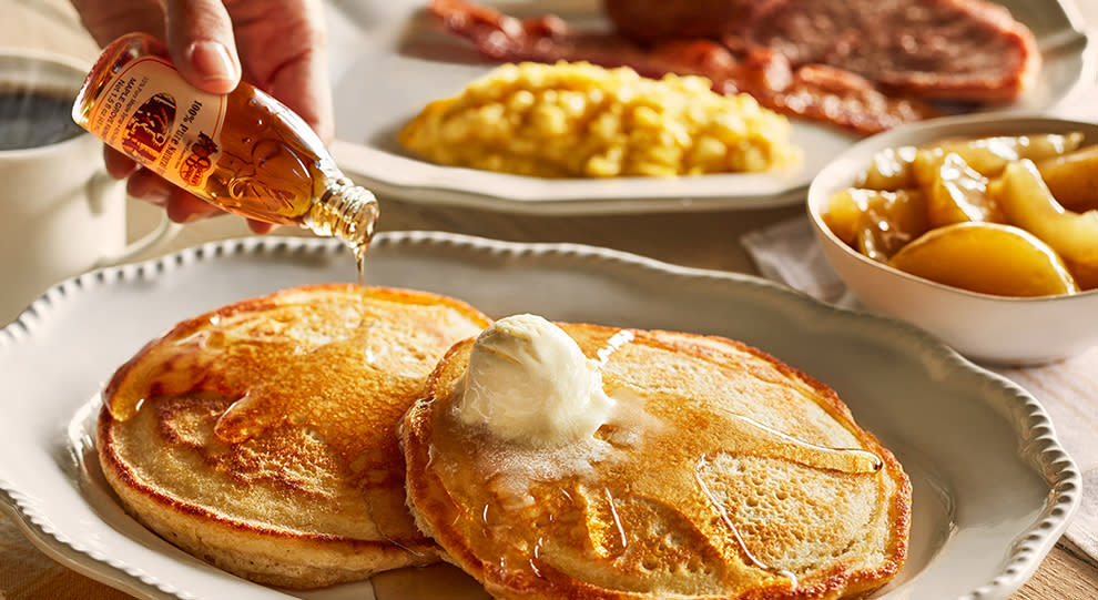 cracker barrel breakfast hours