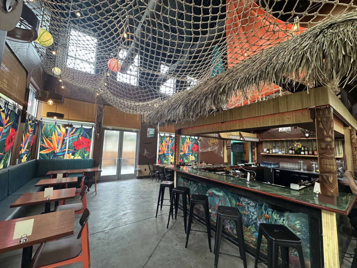 10th Island Tiki Bar and Grill