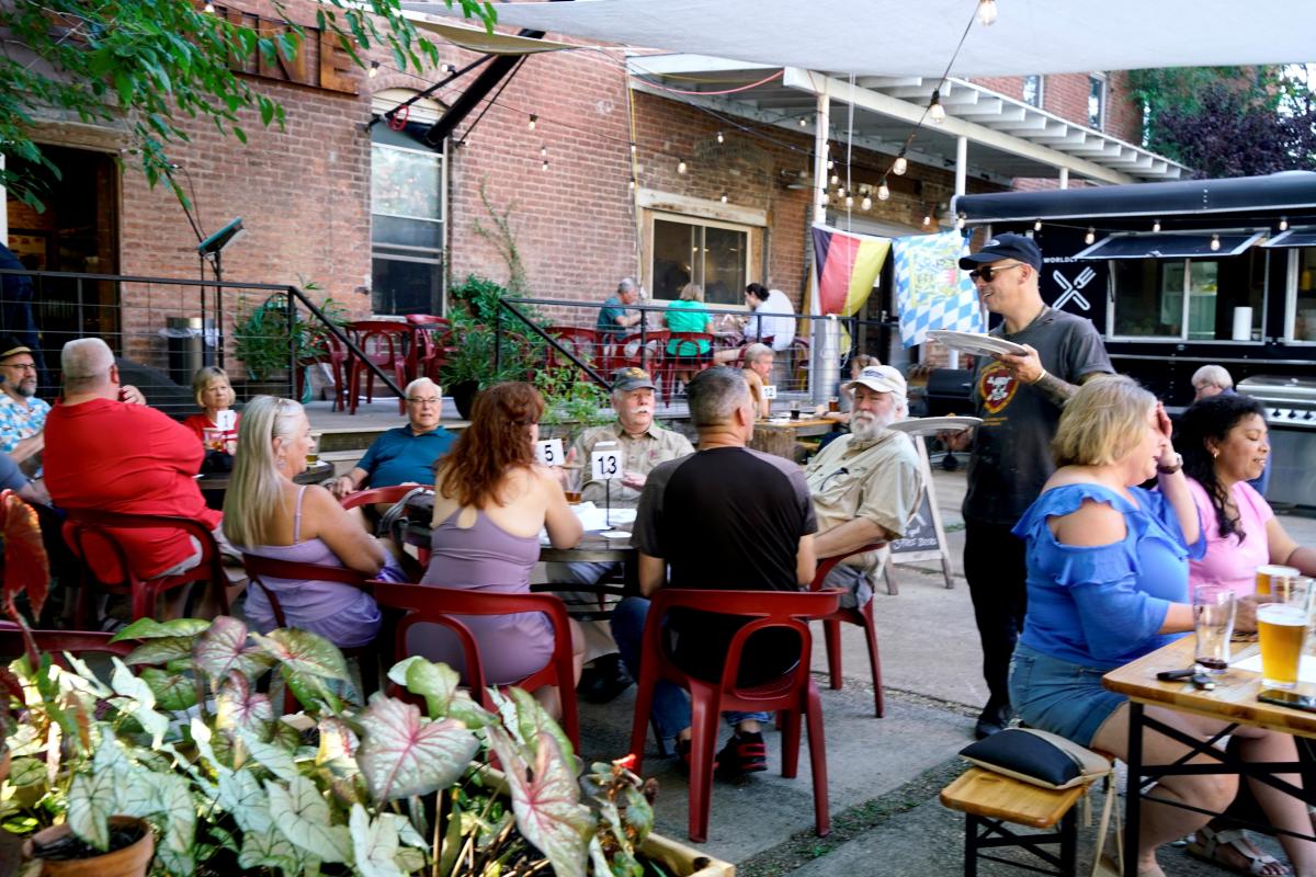 Kantine Biergarten Eatery