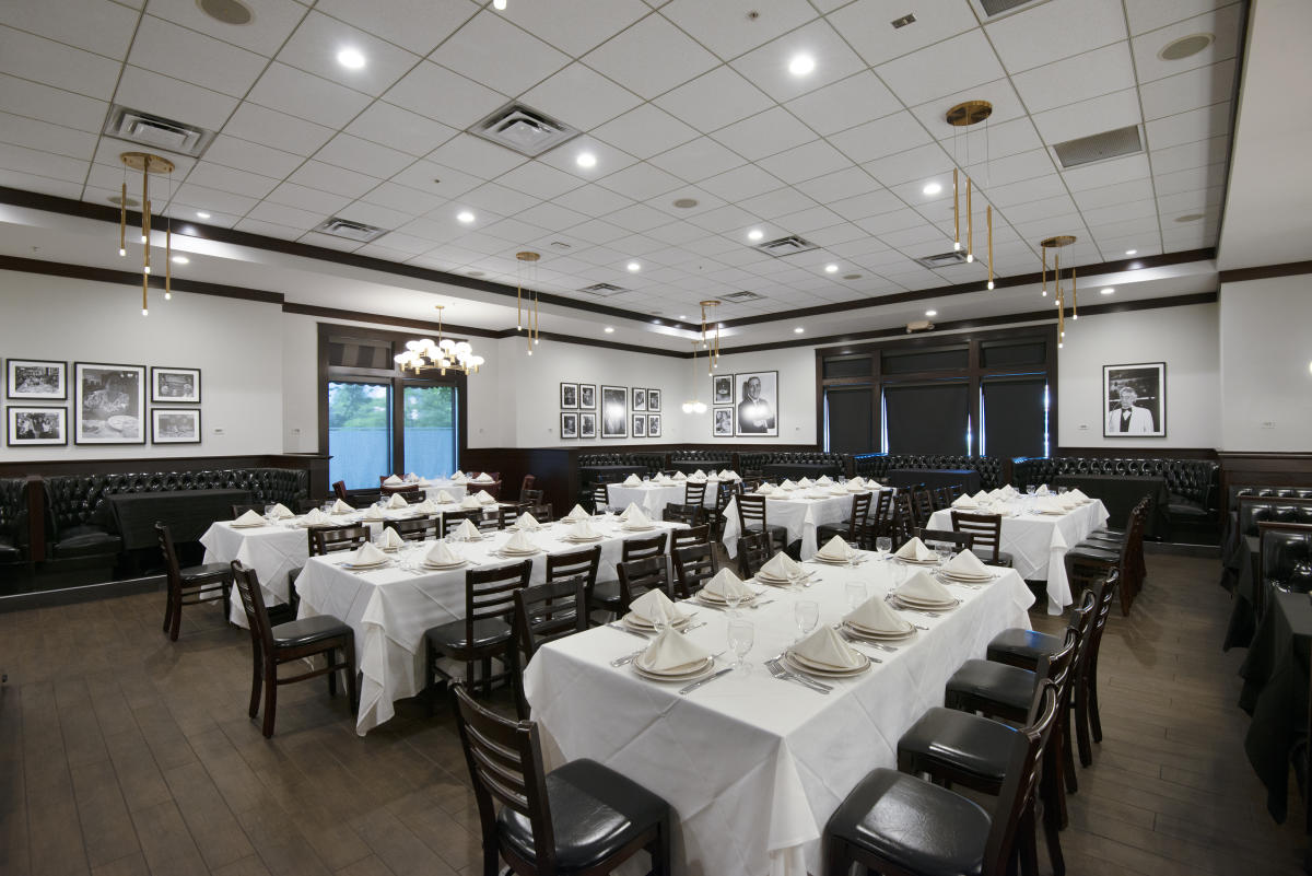 Maggiano's Little Italy Naperville