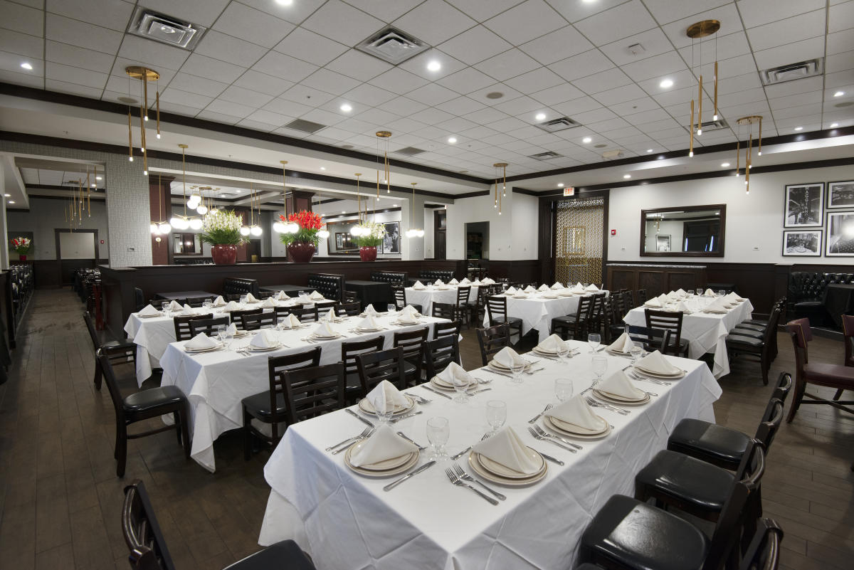 Maggiano's Little Italy Naperville