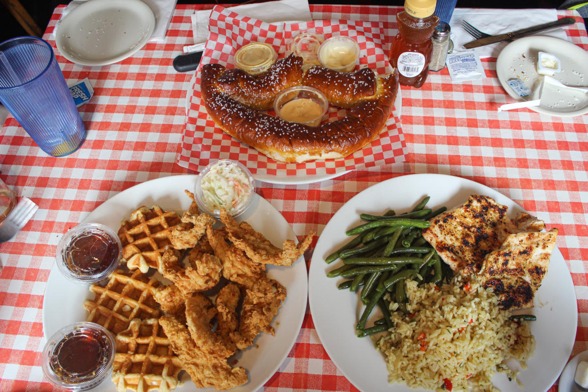 Dell Rhea's Chicken Basket