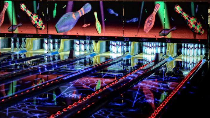 fantasy bowling hours