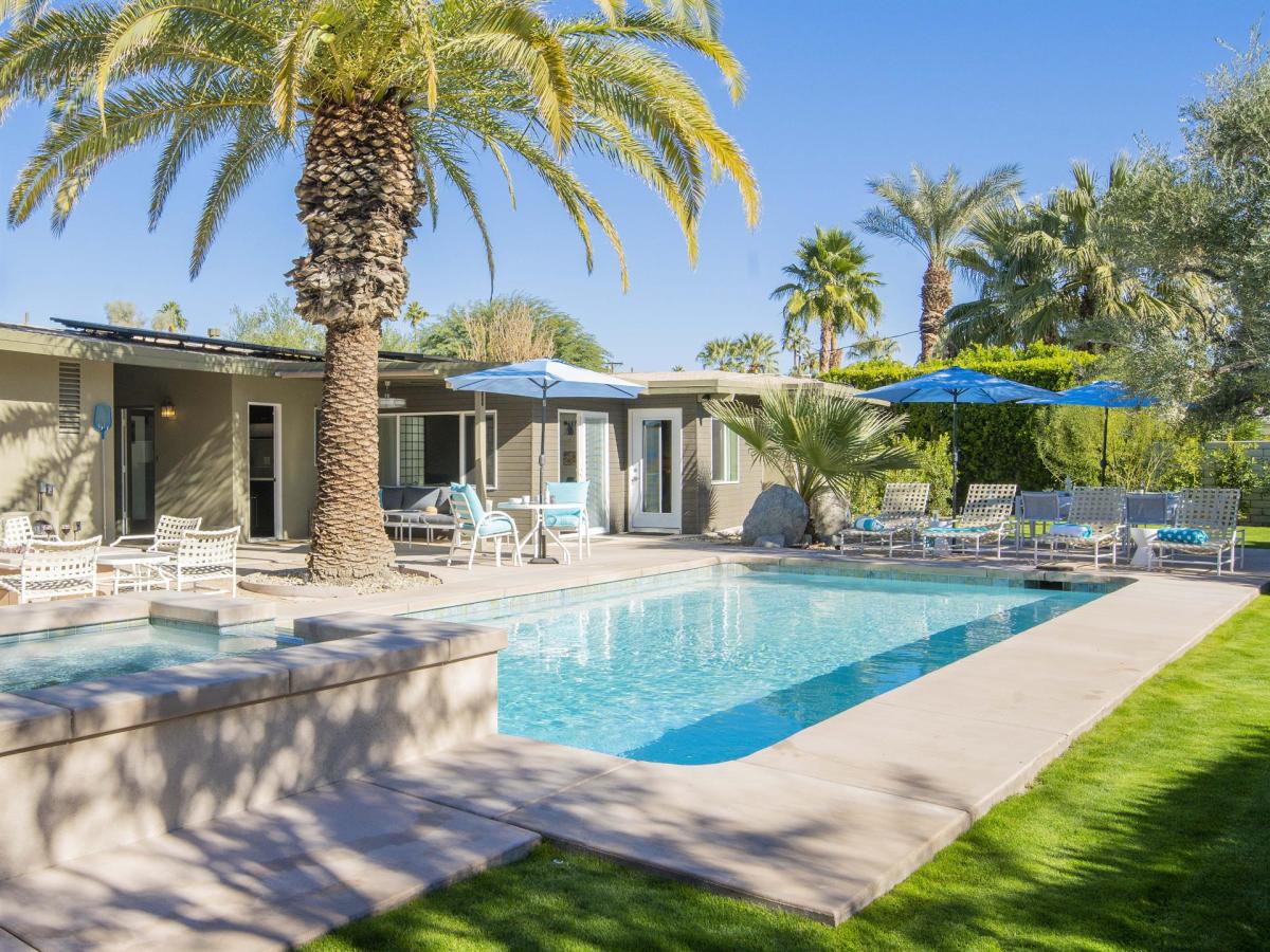 Canary Palms - Featured on Modernism Neighborhood Tour. 2bd/2ba. Hosted ...