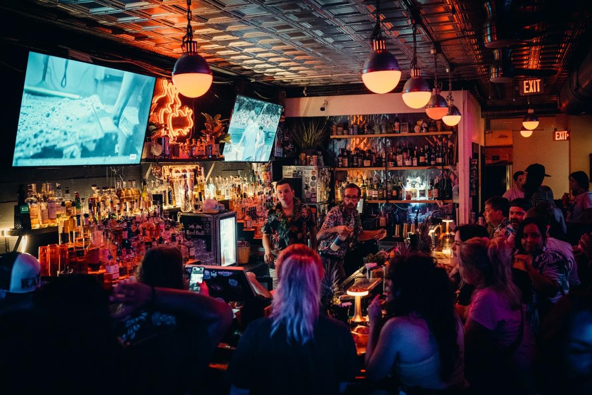 Lefty's West End Tavern