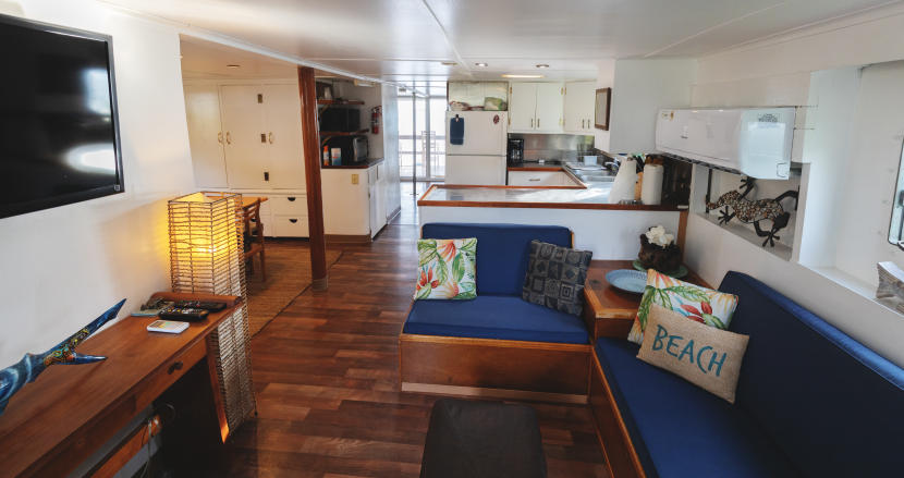 Queen Malesso Houseboat
