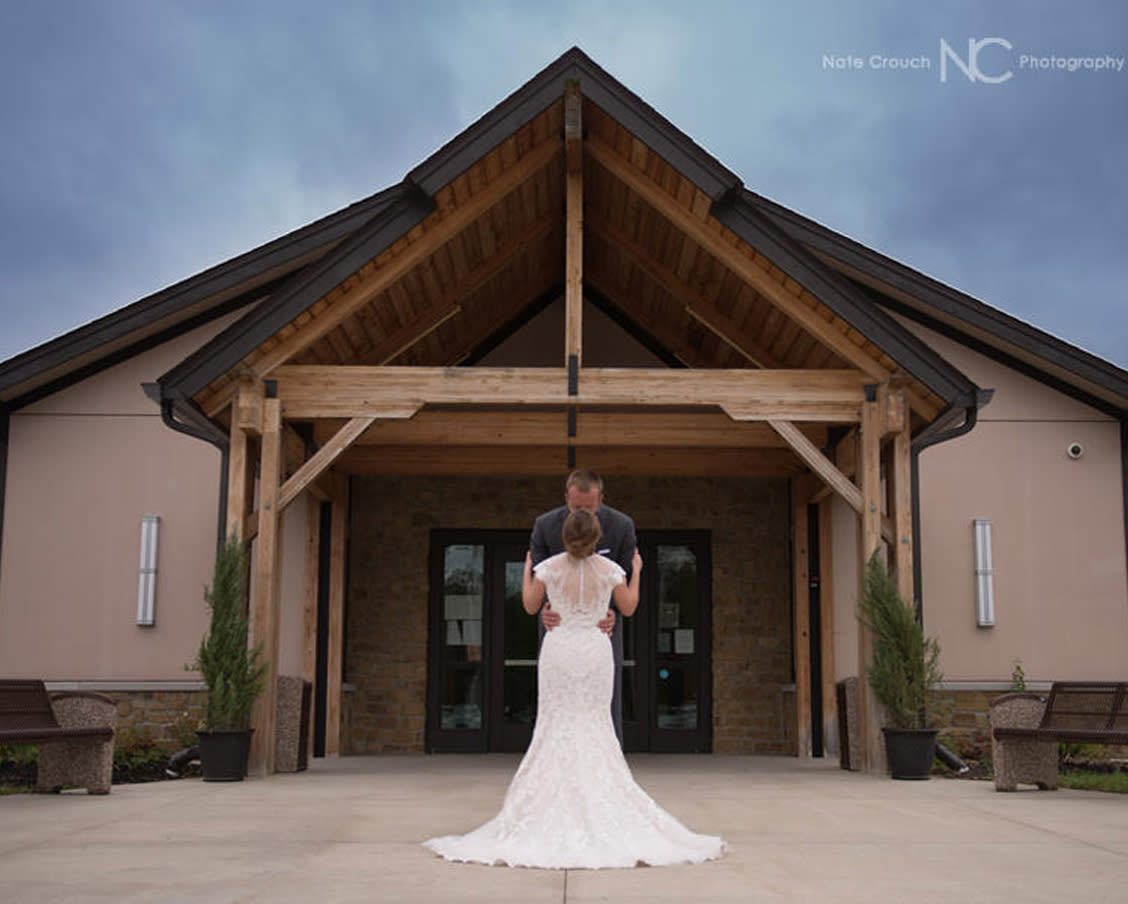 Avon pavilion wedding photos - Weddingsavor.com