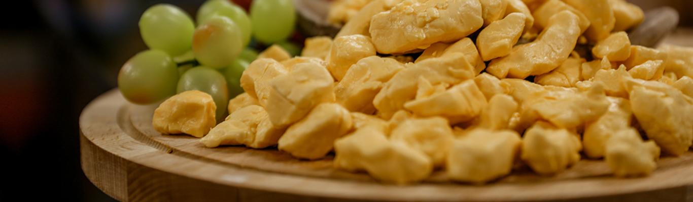 cheese curds squeaky