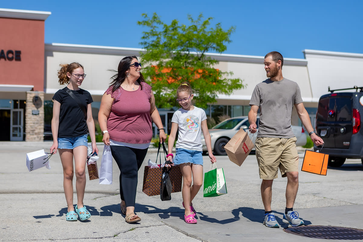 10,000 Steps Route: Pleasant Prairie Premium Outlets | Kenosha County