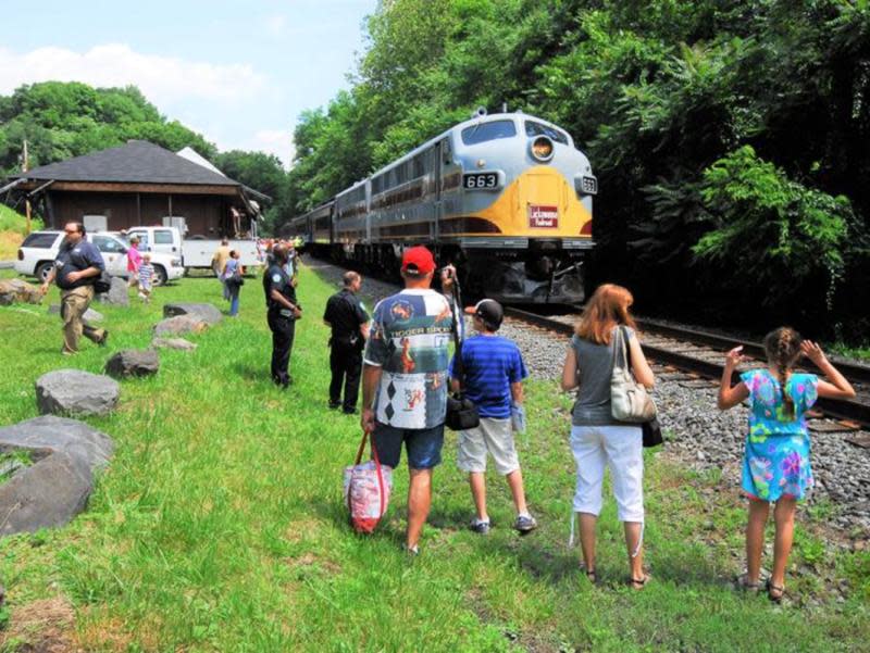 Steamtown Excursion to Delaware Water Gap: Poconos Fall Foliage ...