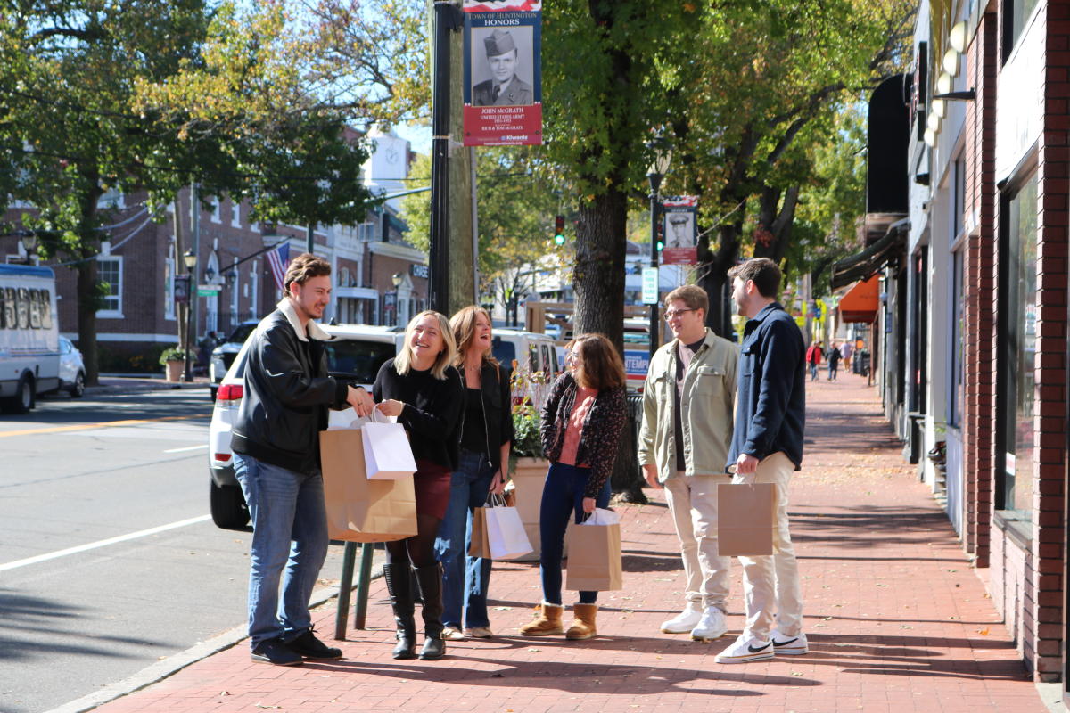 Long Island Downtowns | Walkable Streets & Local Highlights