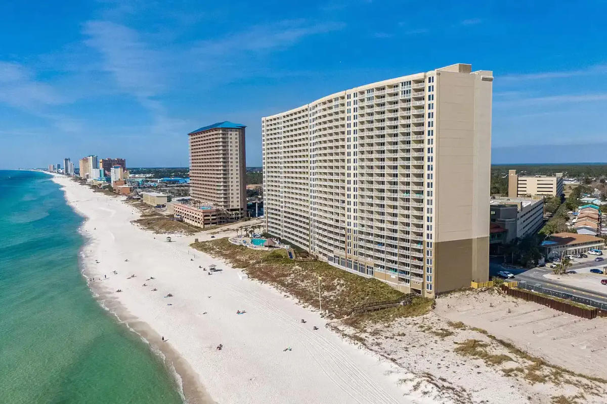 Emerald Beach Resort by Book-Today.com