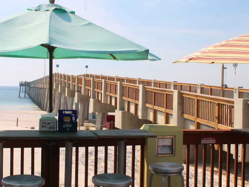 Hook'd Pier Bar & Grill