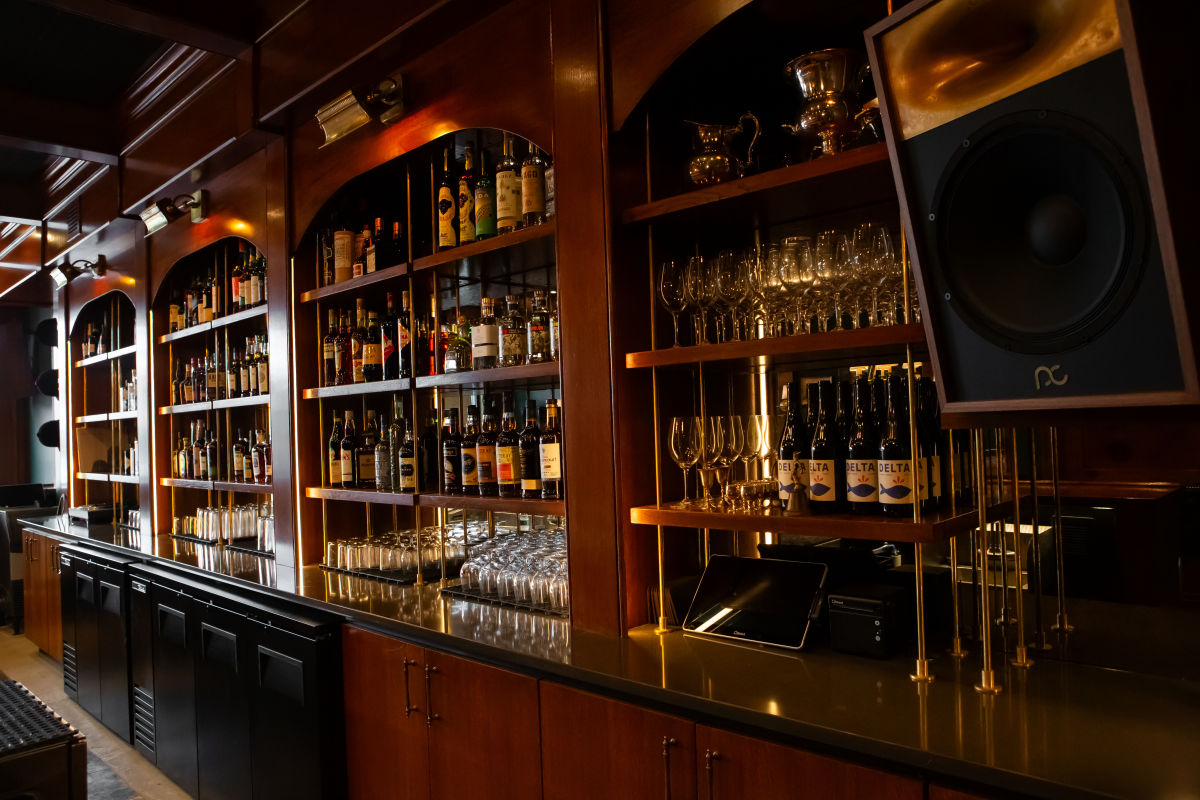 Mr. Henry Bar & Lounge | Raleigh, NC 27605