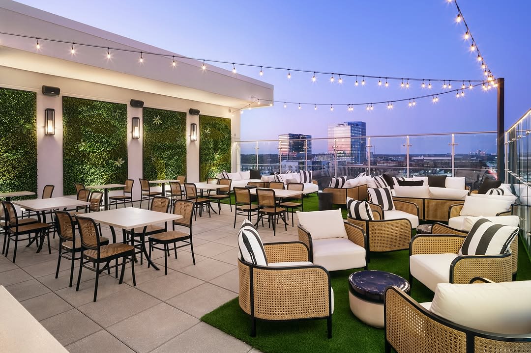 Urban Oak Rooftop Bar & Lounge | Raleigh, NC 27601