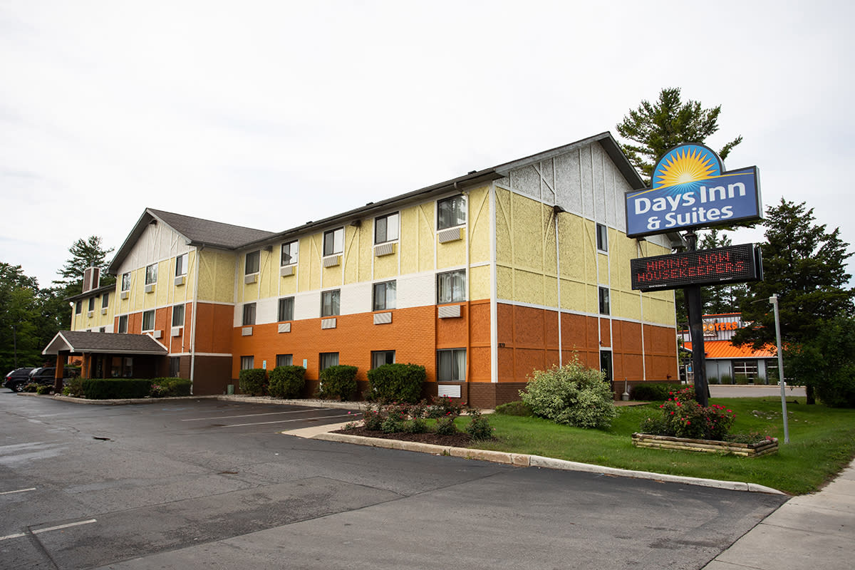 Days Inn & Suites by Wyndham Traverse City | Traverse City, MI 49686