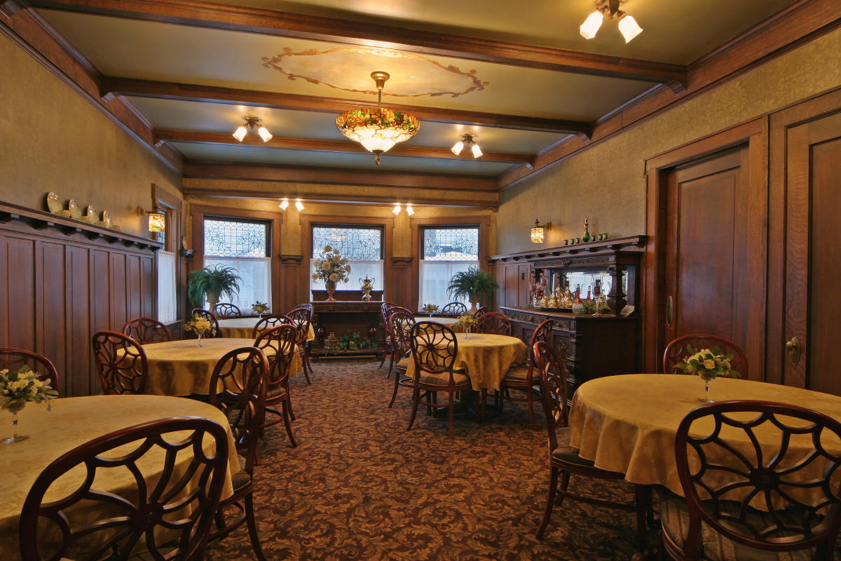 Antiquities' Wellington Inn | Traverse City, MI 49686