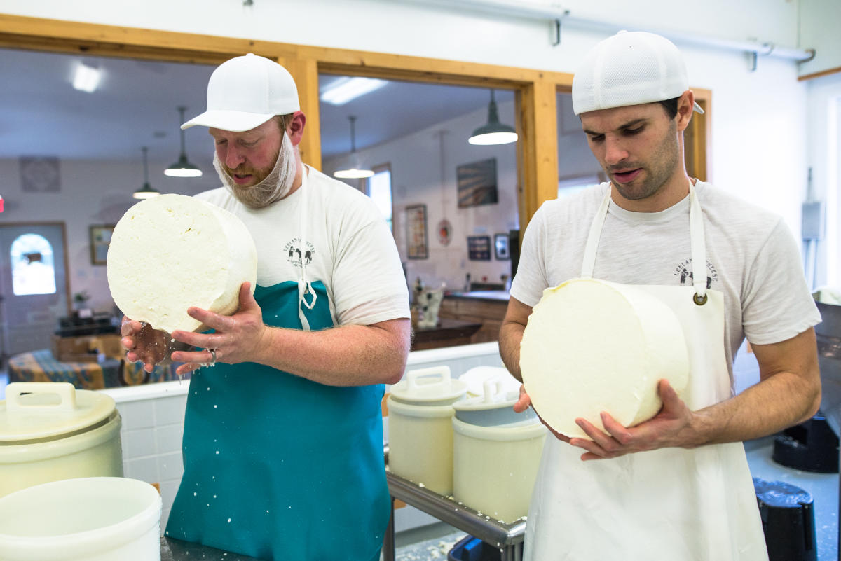 Leelanau Cheese Company | Suttons Bay, MI 49682
