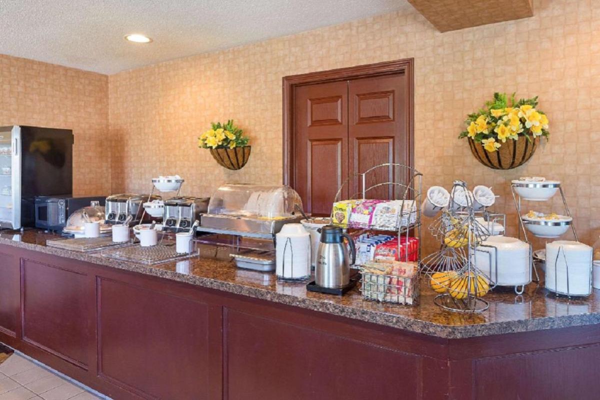 Sleep Inn & Suites Bay View | Acme, MI 49610