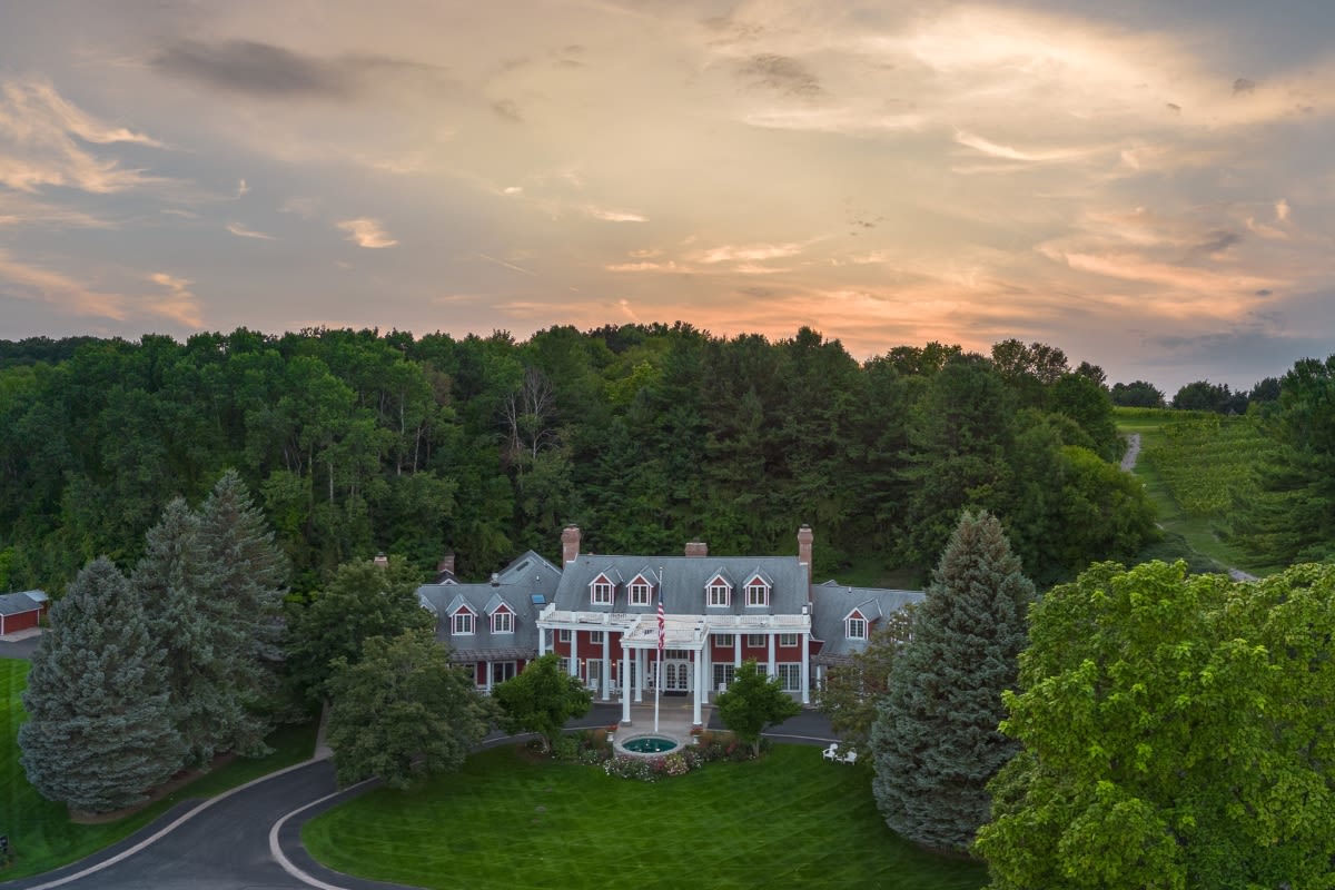 The Inn At Black Star Farms | Suttons Bay, MI 49682