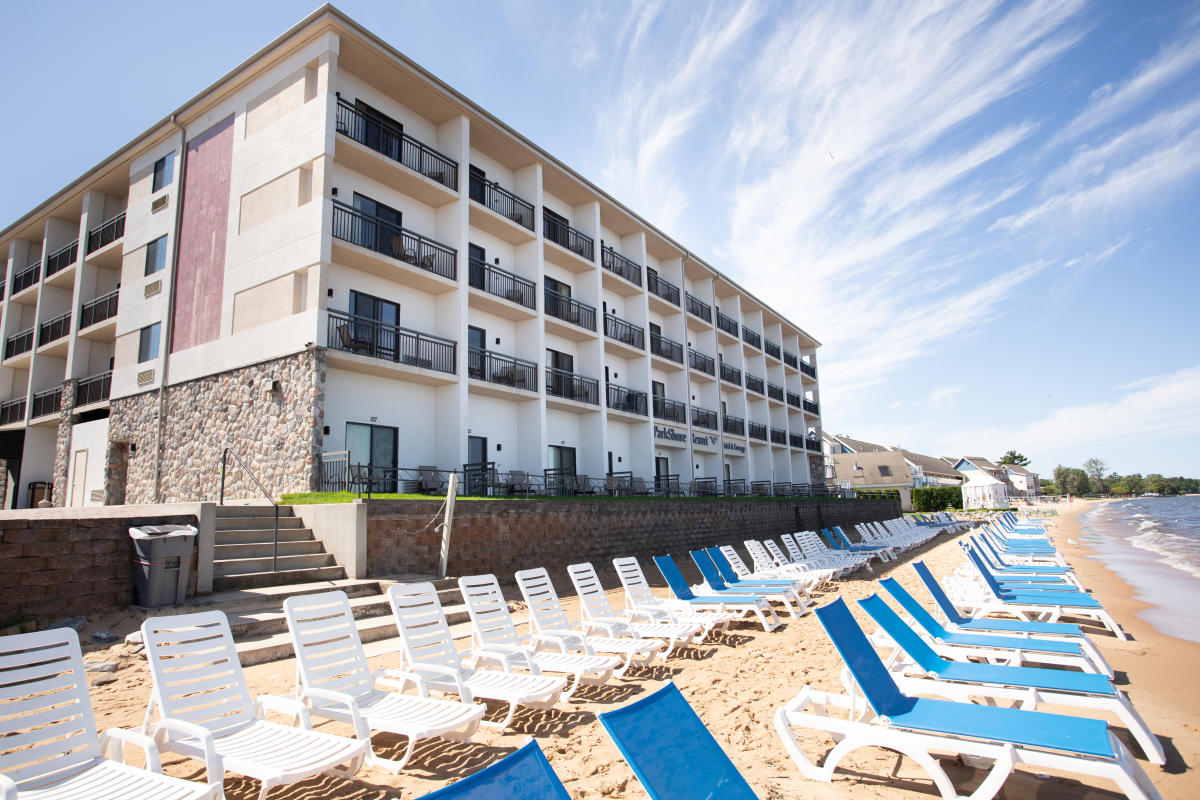 Traverse City Beachfront Hotels | Places To Stay On The Water